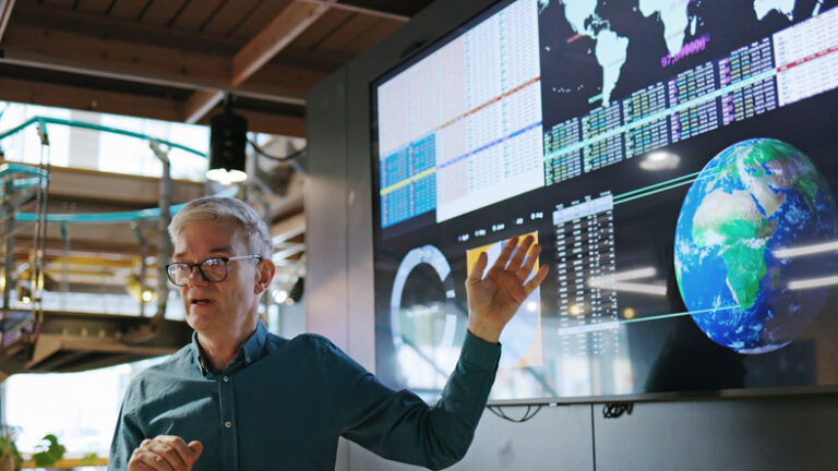 How to Become a Data Analyst | Salary & Job Outlook